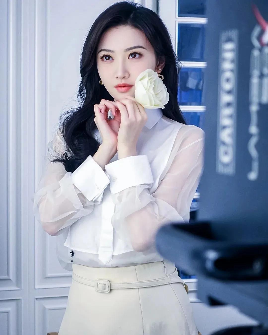 sweet girl paper jingtian - iNEWS