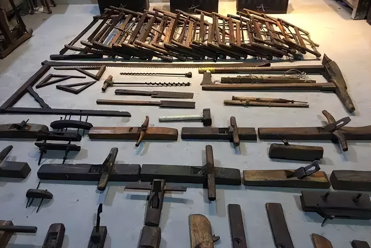 Traditional Woodworking Tools - iNEWS