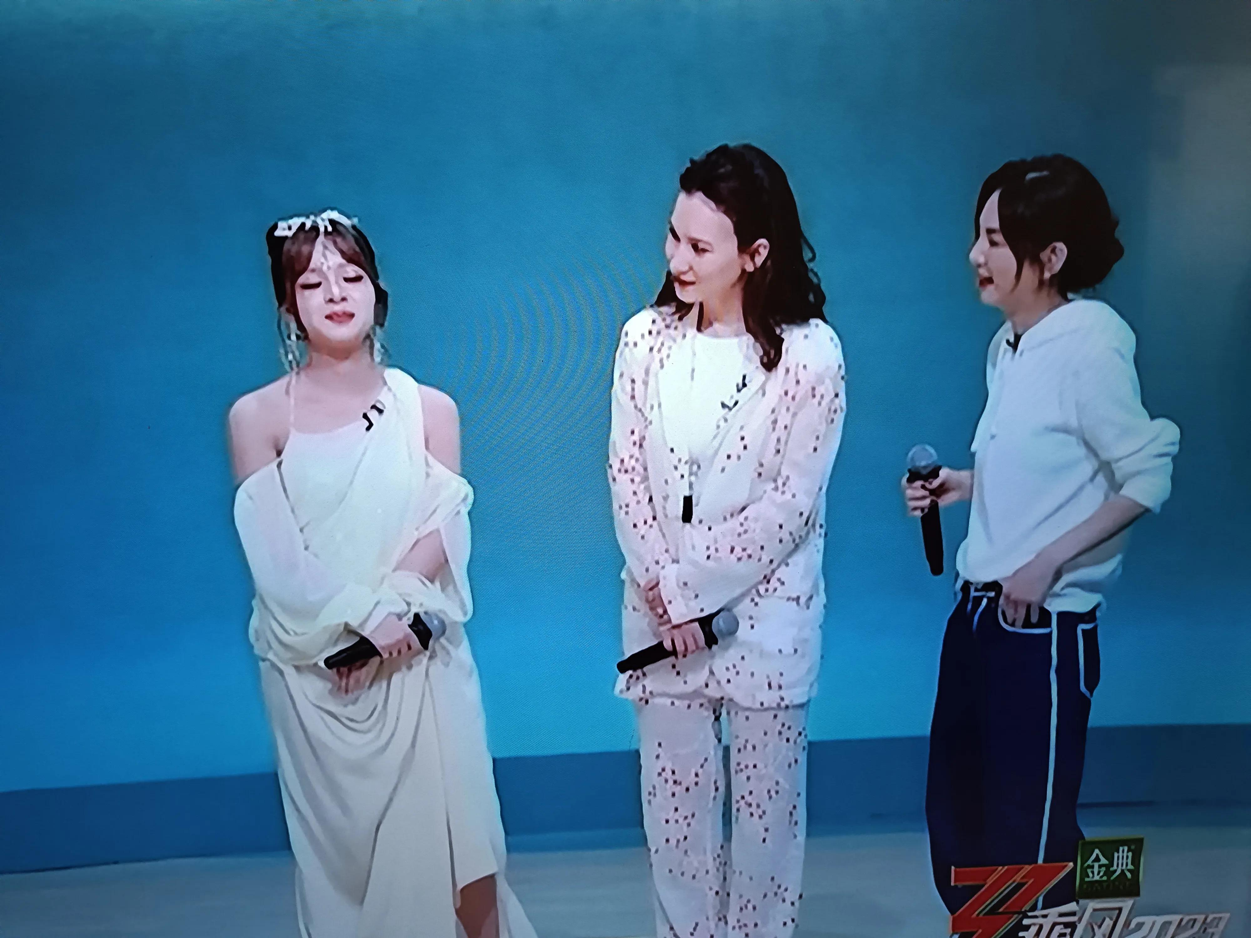 Meiyi Liya's Sangong ranked first in love, and Xie Na's singing was ...