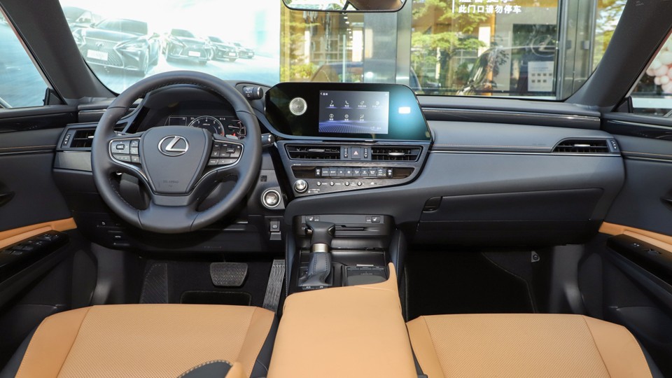 Lexus ES: Is it really luxurious, or is it "cutting leeks" again - iNEWS