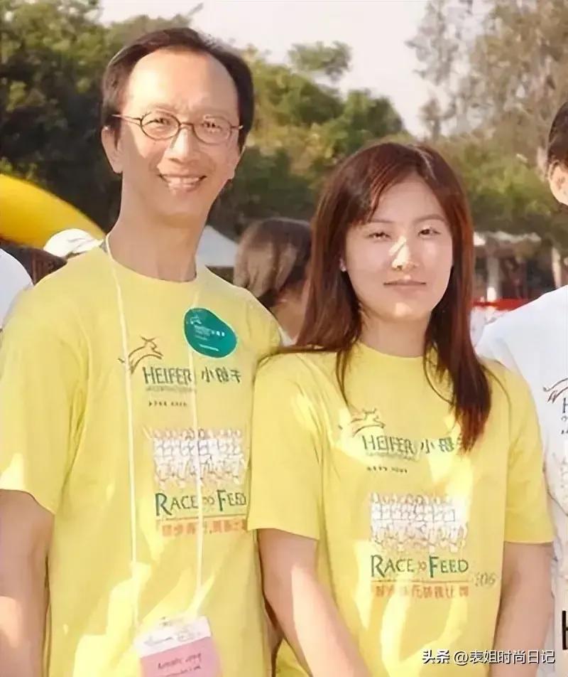 Fu Mingxia suddenly appeared on the streets of Shanghai for the first ...