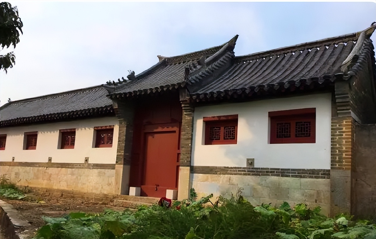 There is a Shangshu Mansion in Laishan Jiejia Village. Li Yongshao, a ...