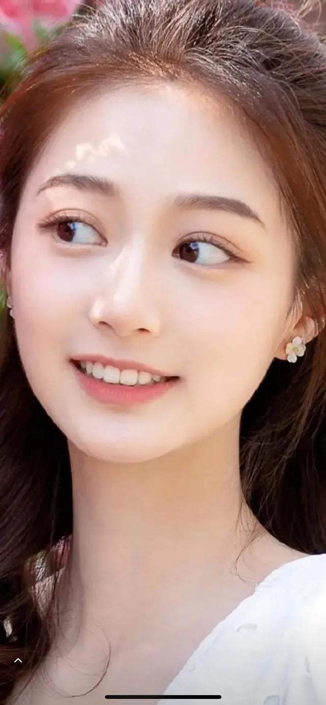 Feng Lin, a rising star in the host world - iNEWS