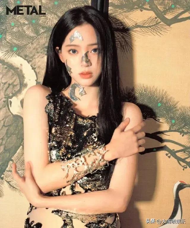 Ouyang Nana wave light scales AI-inspired modeling blockbuster avant ...