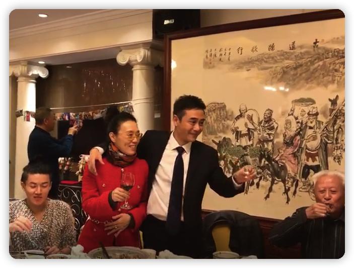 It was revealed that Wu Qiong, 60, adopted her daughter, and her husband, who was 15 years ...