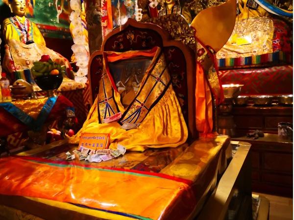 The double-sided life of the sixth Dalai Lama: a puppet of dignified ...