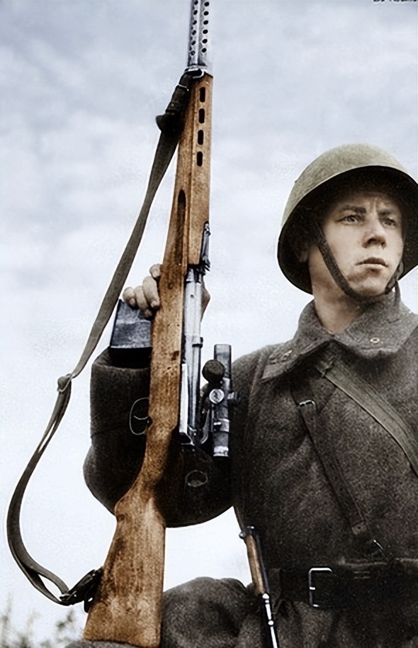 The red sniper of the Soviet Union, the first professional sniper rifle ...