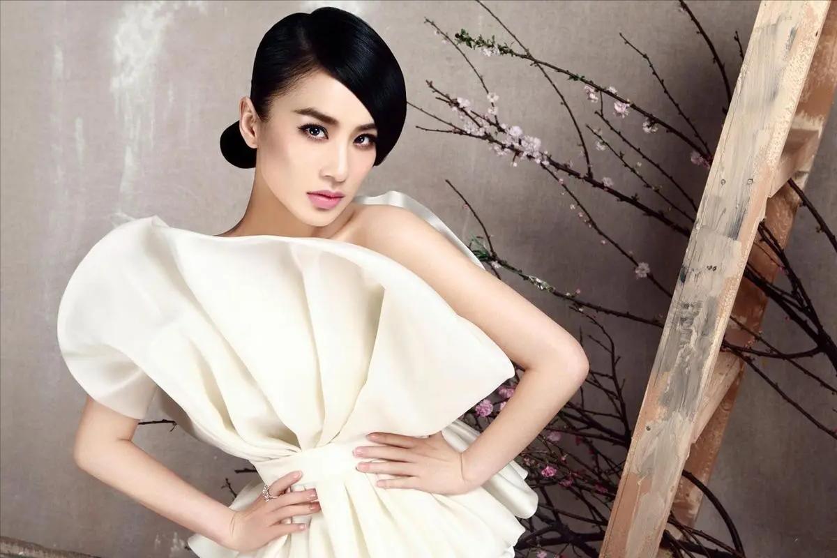 Huang Shengyi celebrates her husband's birthday with her family, her 20 ...