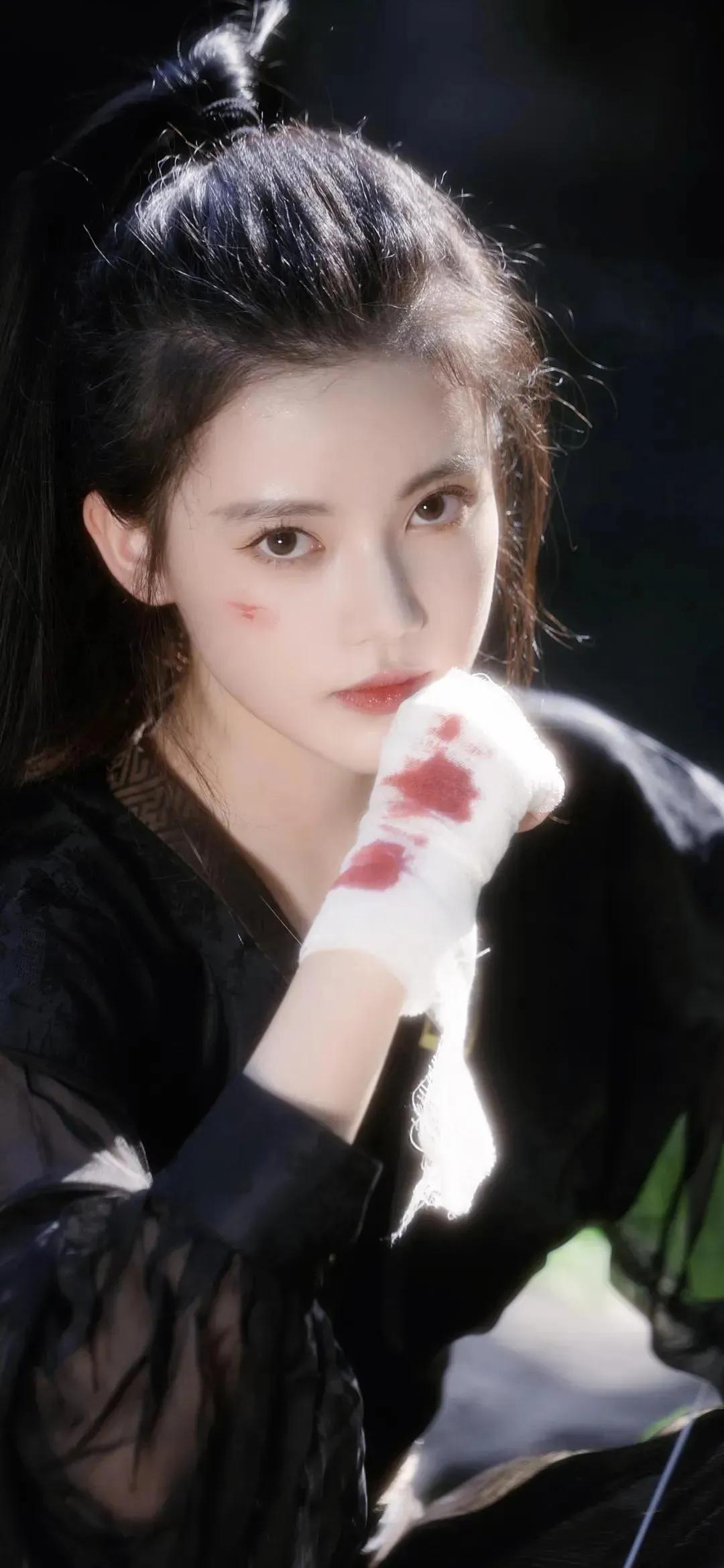 Sun Jenny's costume photo - iNEWS