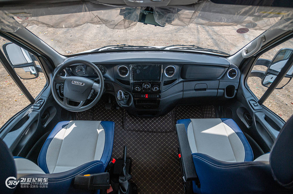 The double-expanded large space meets the luxurious interior ...