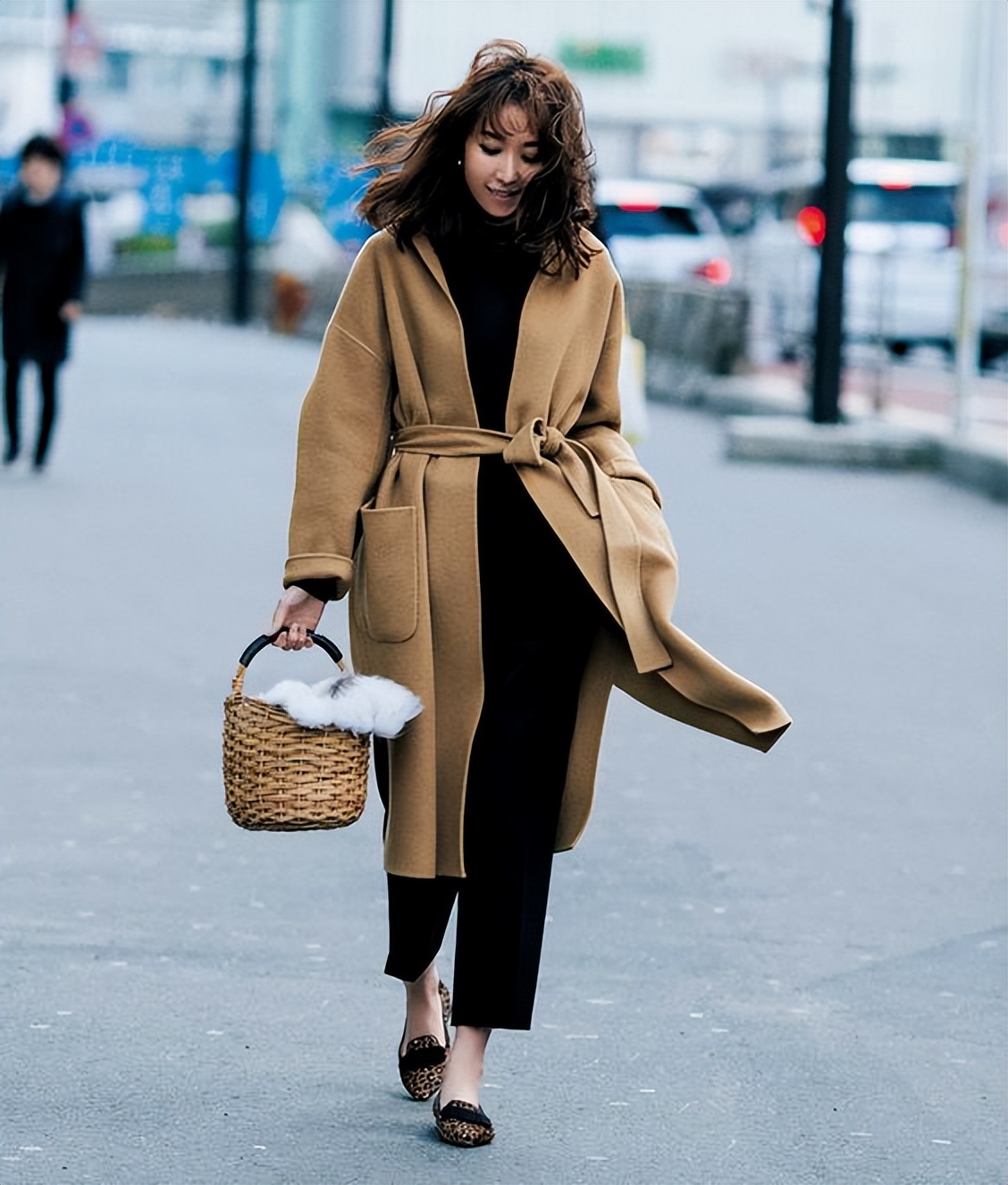 It's cold as long as it's cold. It's really good to wear a coat with ...