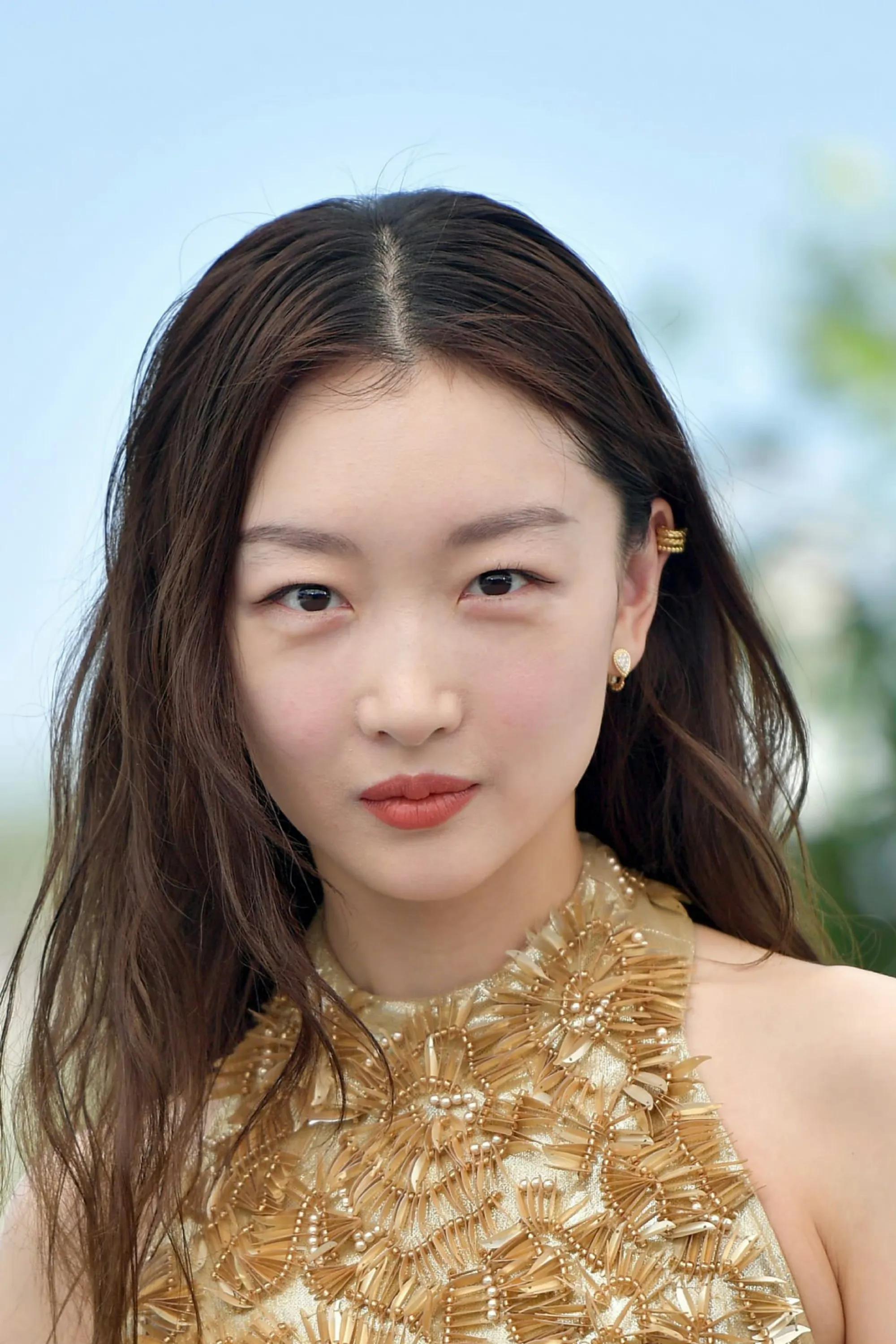 Zhou Dongyu and Liu Haoran staged sweet "eyes kill" many times in ...