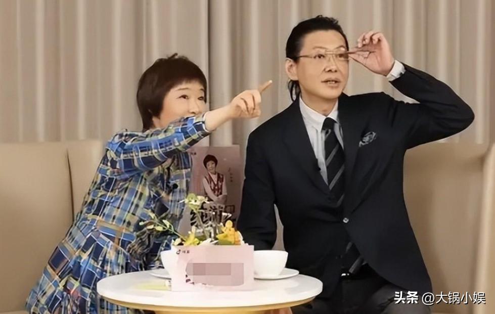 Cheng Qian, who used to be the male host of CCTV, who was responsible ...