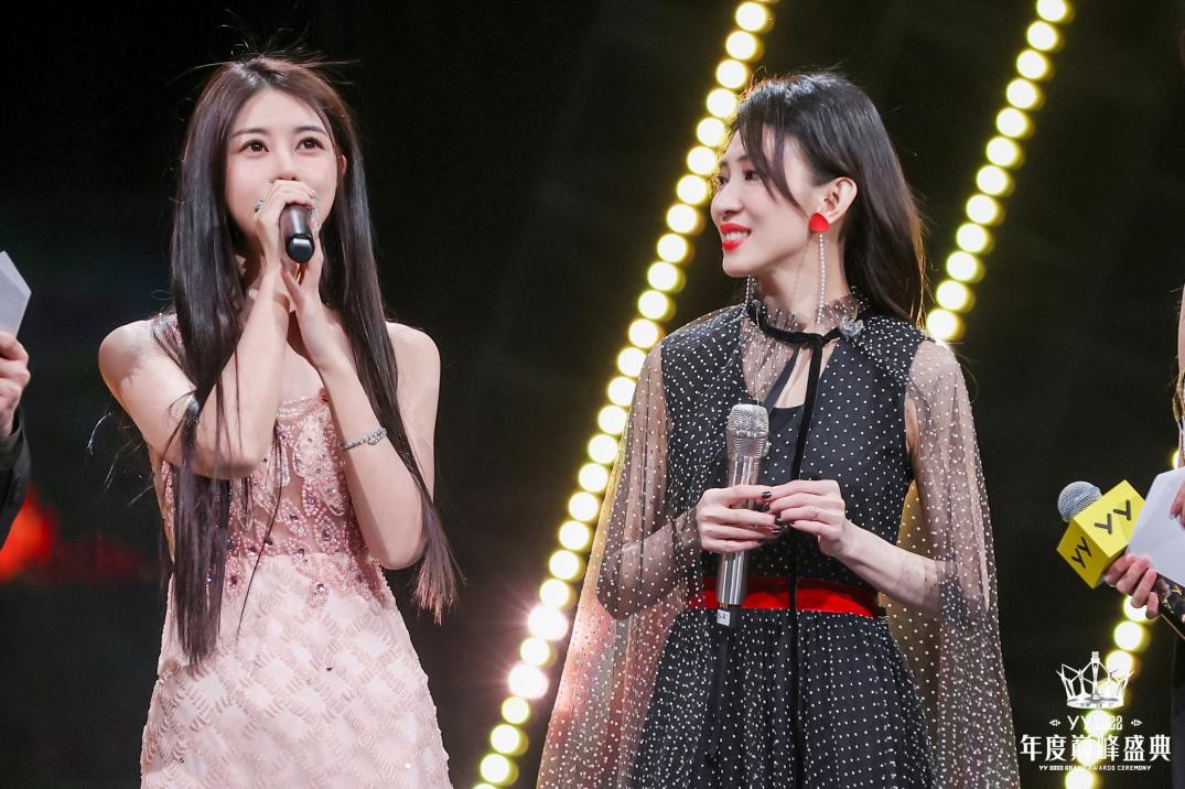 Dai Penny and Lan Mengsha sing on the same stage, and the "Dream You Ni ...
