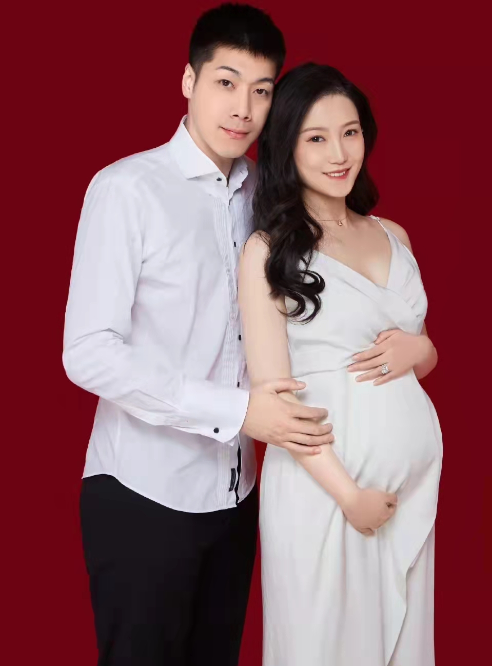 Double happiness!Ren Junfei's twin brother took a group photo with his ...