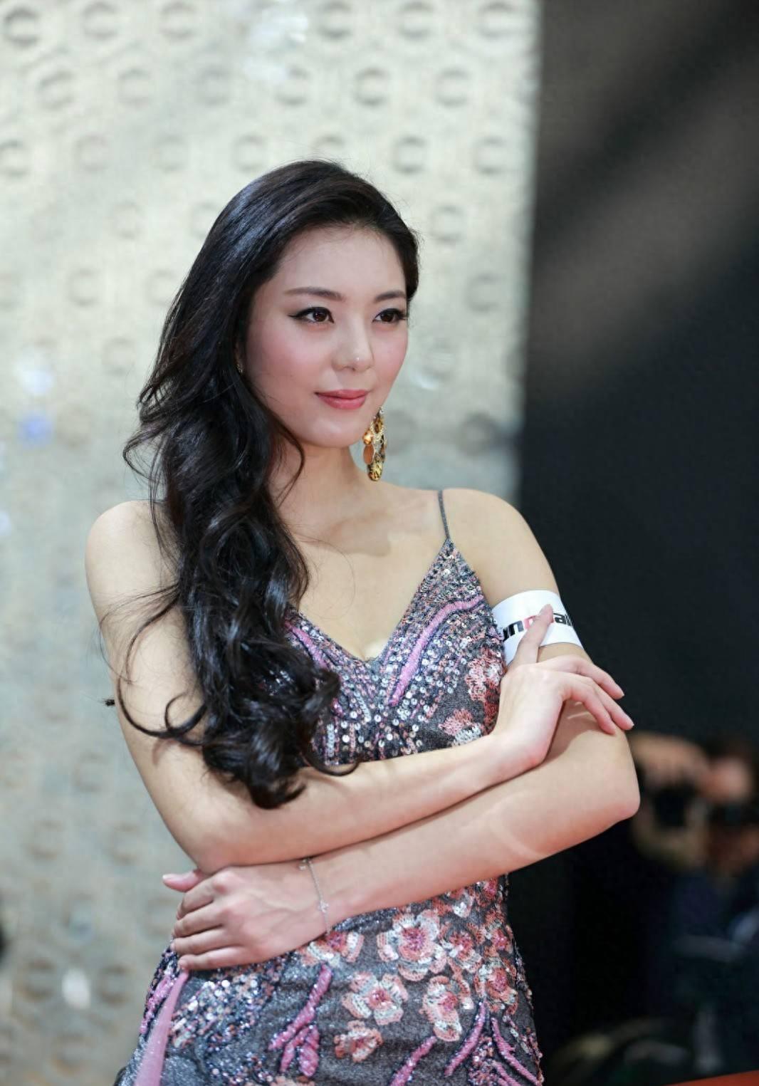 She is the woman with the best proportions in China. Even supermodels ...