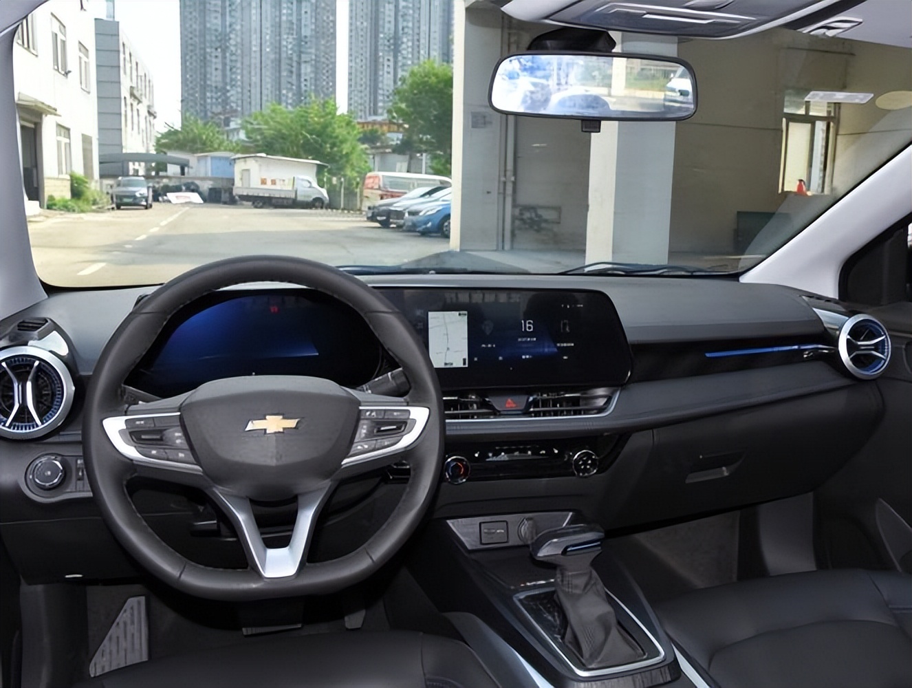 The budget is 80,000, and the Chevrolet Cruze and Hyundai Yuedong are ...