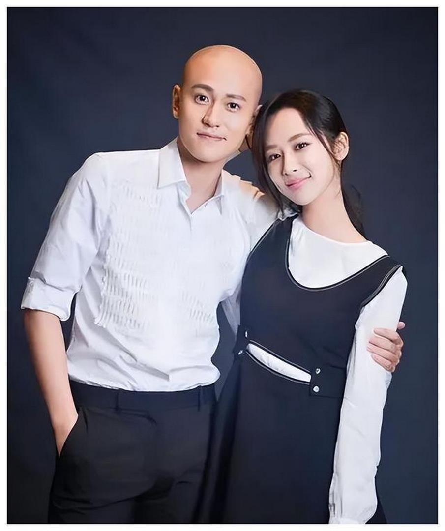 Qin Junjie and Mao Xiaohui's love affair was exposed, kissing and hugging in public, "Hu spicy ...