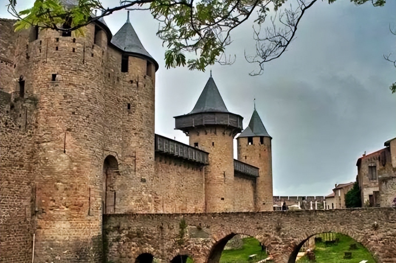 Urban Development Research in Medieval Europe - iNEWS