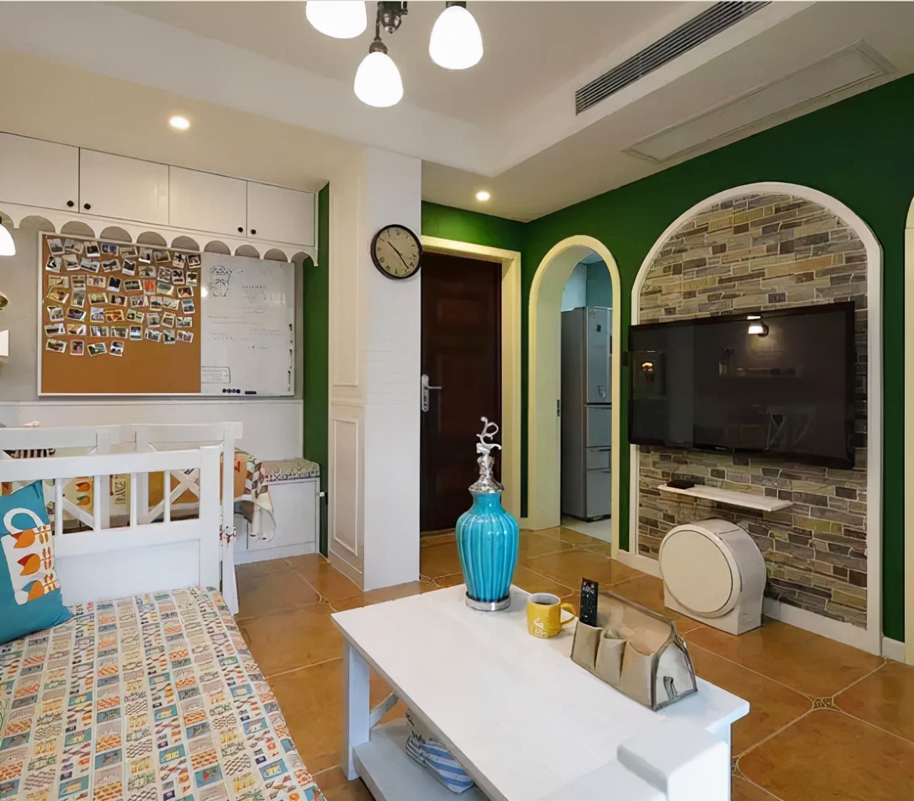 54-square-meter two-room apartment, the colors are so bold, the upper ...