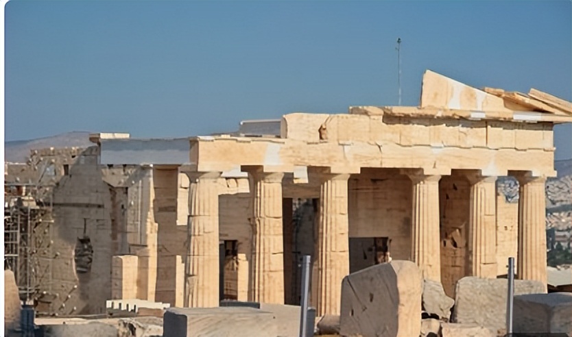 Which artworks in the Acropolis reflect the thought and culture of ...