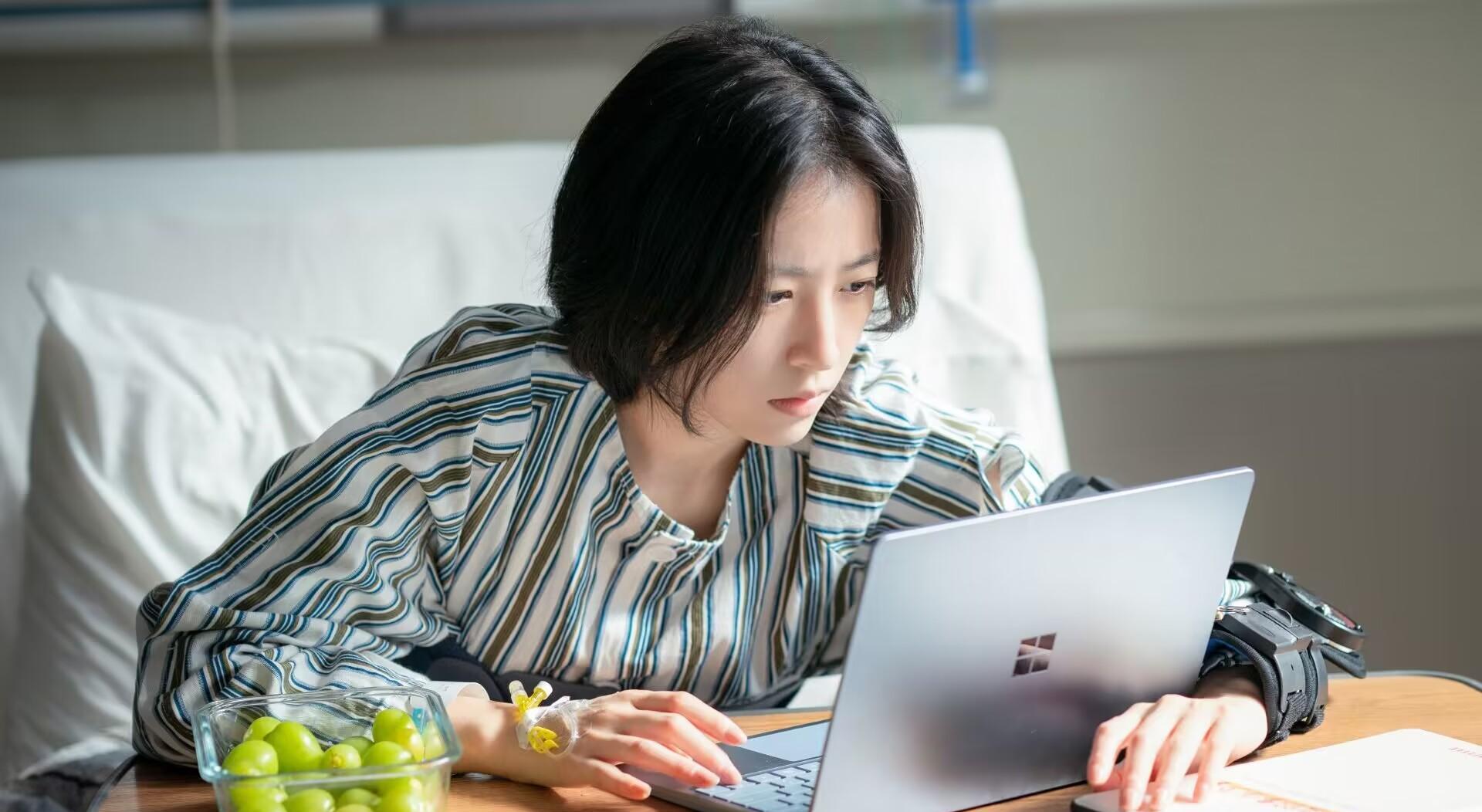 In preparation for "Ask the Heart 2", Zhao Youting returns with the two leading actors, and Zhou ...