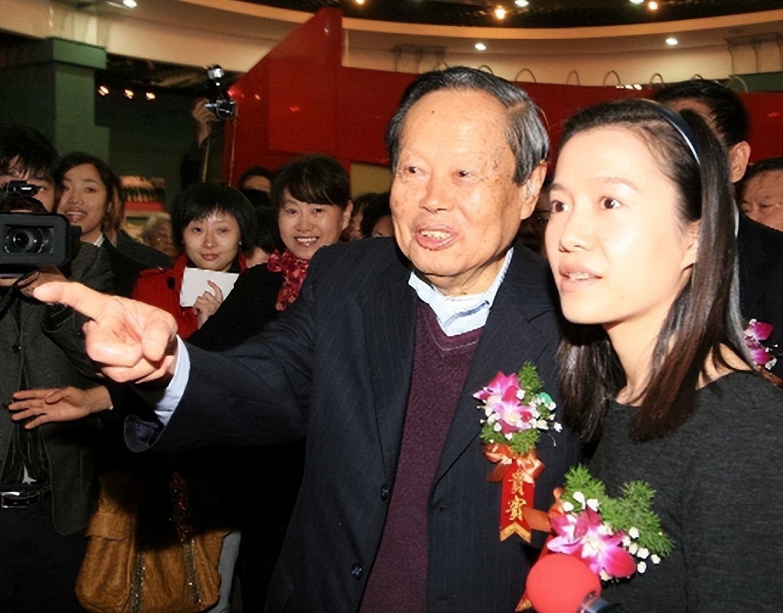 Congratulations to Weng Fan, she has become the most enviable woman - iNEWS