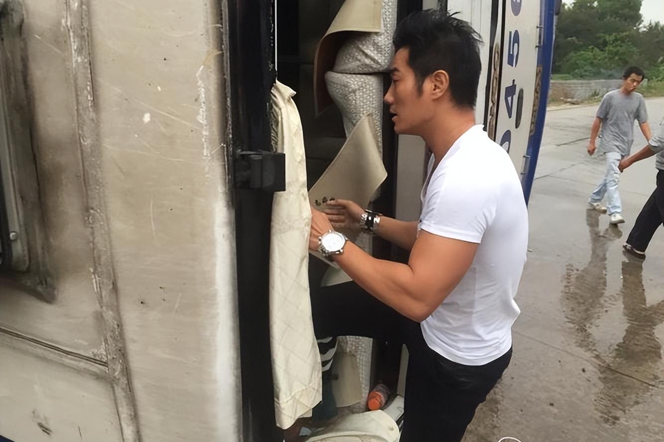 The well-known actor Huang Junfeng was slashed 3 times in a row. The ...