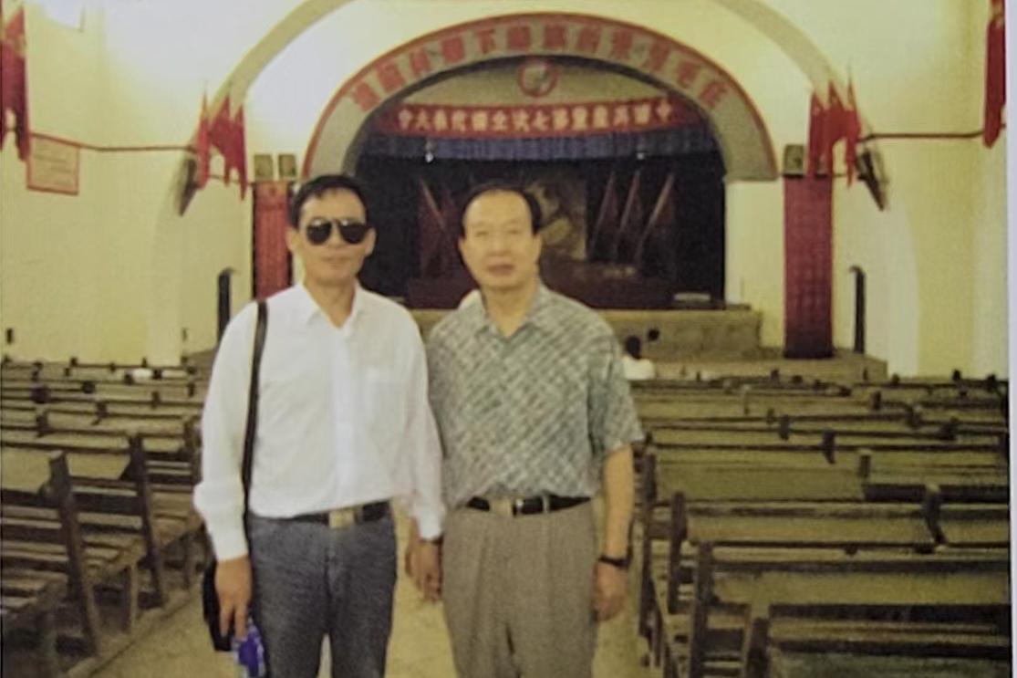 Chinese writers sing Qiankun Bay - iNEWS