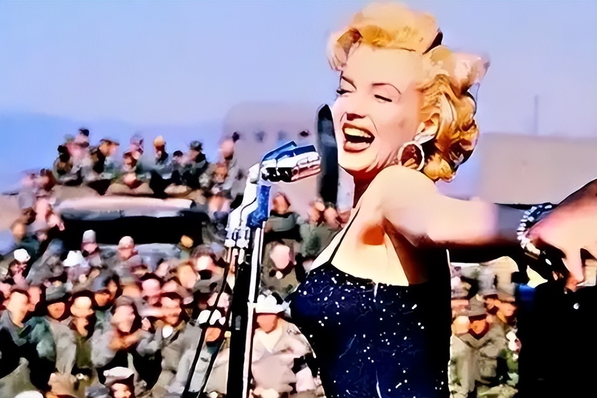 Merry porn star Marilyn Monroe: Sexy and innocent, but the beauty is so ...