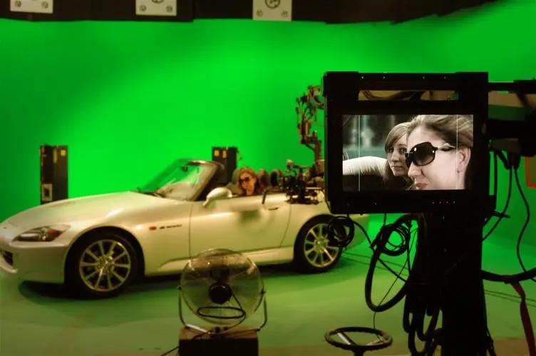 Crossing virtuality and reality - real-life shooting and virtual ...