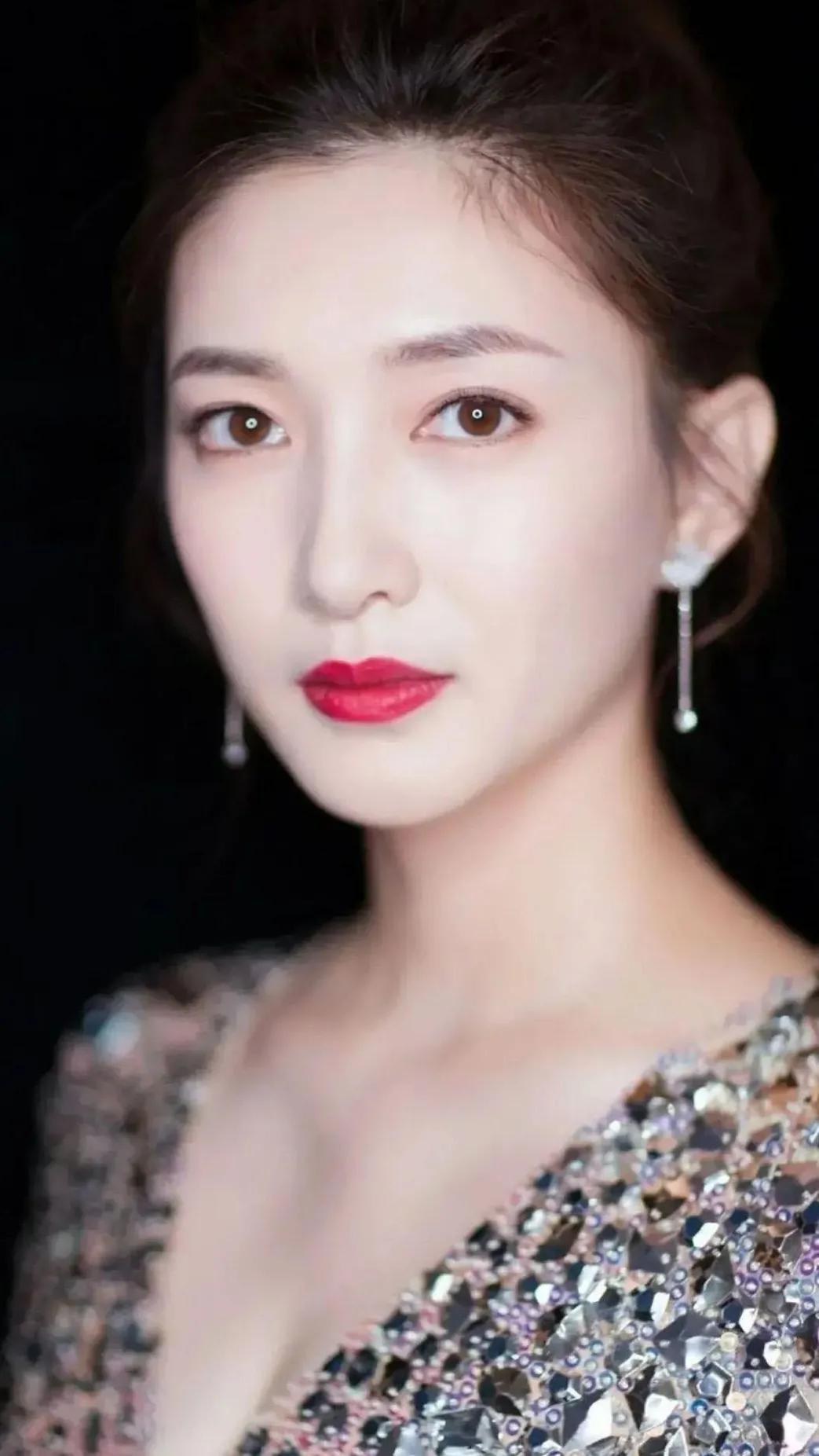 Jiang Shuying April 13, 2023 Exquisite Atlas Sexy and Charming Beauty ...