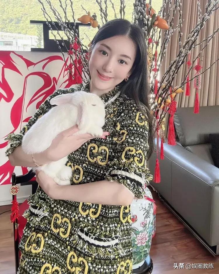 57-year-old Aaron Kwok wants to be a father again? Fang Yuan hugs Tutu ...