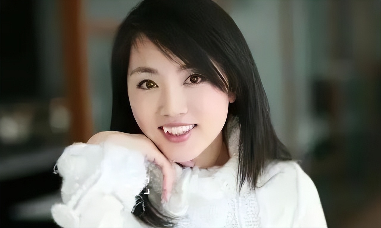 Childhood Memories: CCTV Meteorological Host Yang Dan: How did she ...