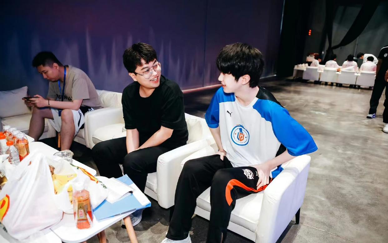 AG對陣LGD首發出爐：「沖S」的生死大戰，張角、Cat對戰老東家！ - 頭條匯