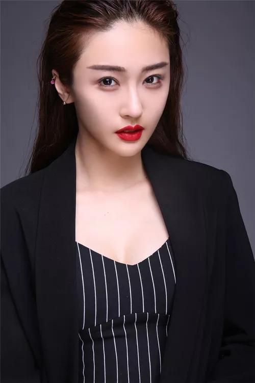 Fresh and beautiful beautiful singer, Chen Bing - iNEWS