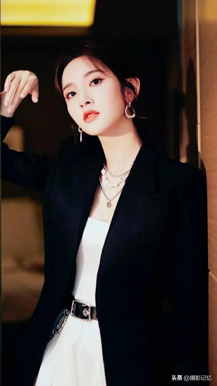 Tang Yixin: Out of the World and Refined - iMedia