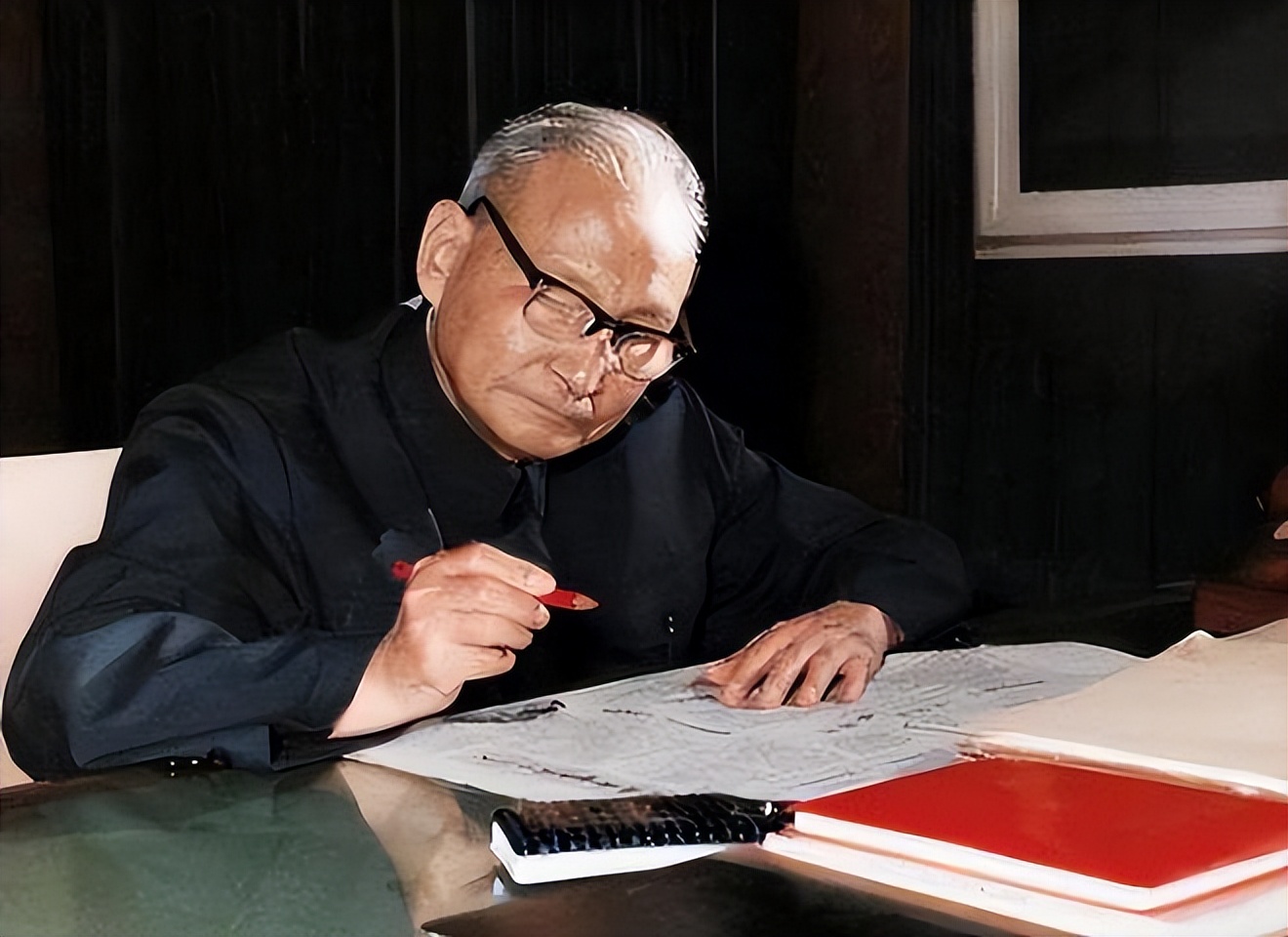 In 1978, Huang Kecheng moved to live in Yuquan Mountain. Before leaving ...