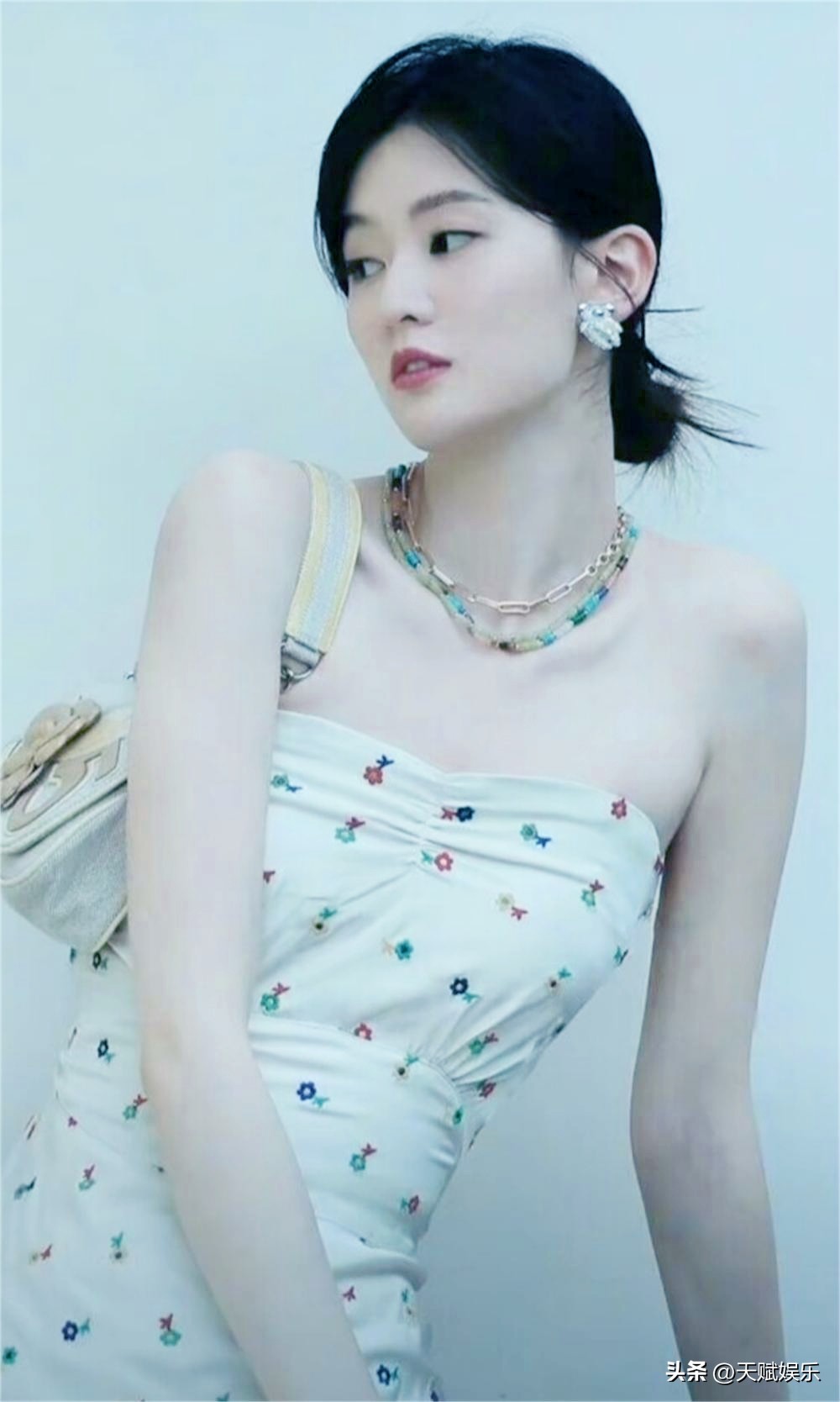 Actor Qiao Xin photo album "Sixteen" - iMedia