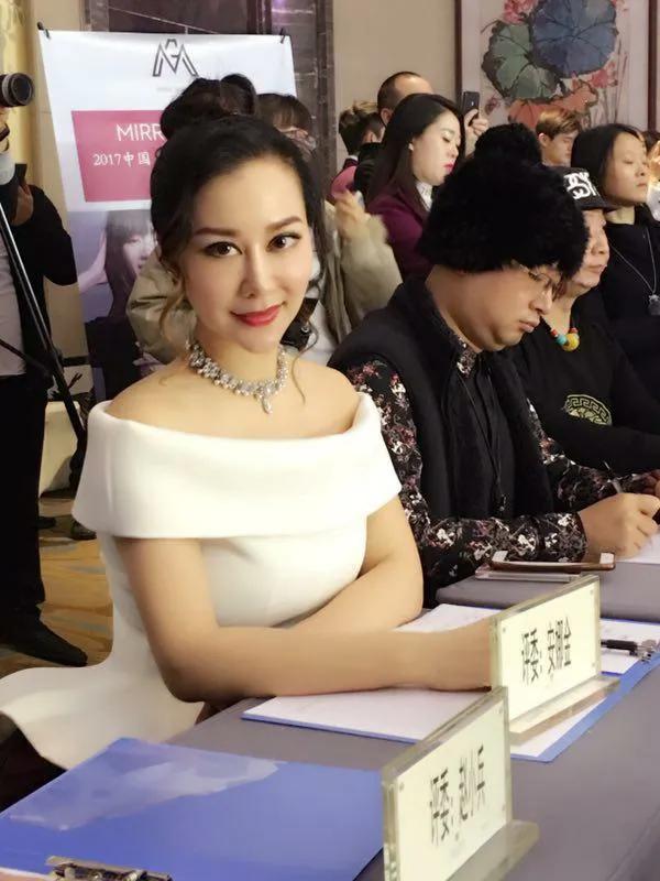 Hou Yaohua's female apprentice Anna Jin and Li Yifeng have a very close ...