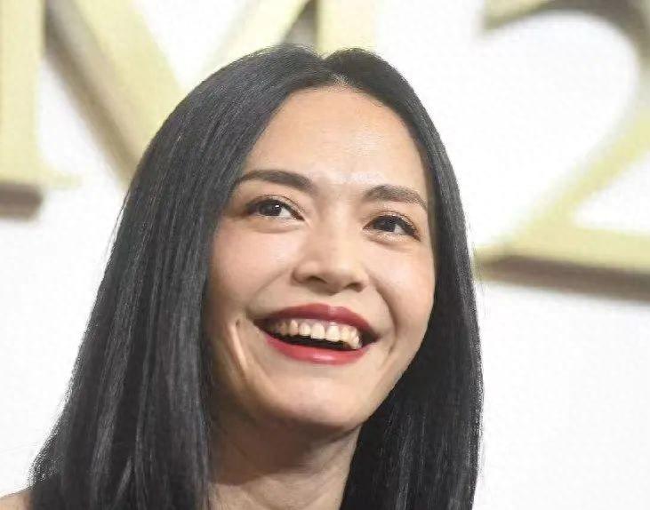 The "half-faced beauty" in the entertainment industry is stunning when ...
