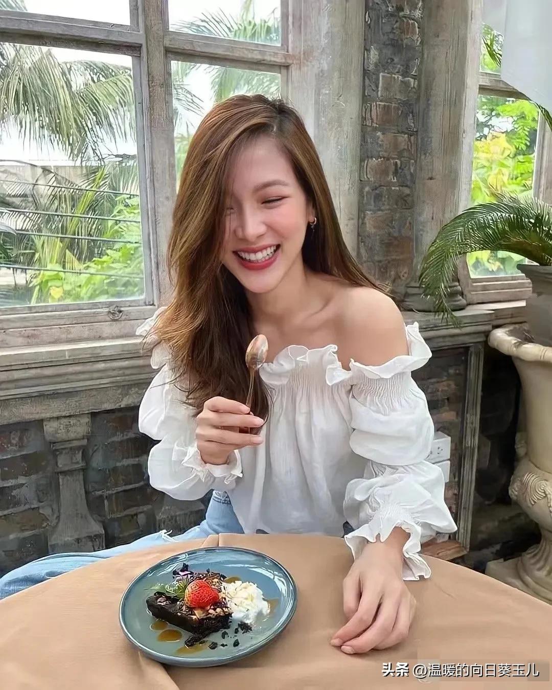 Sexy Goddess Lu Aihui - iNEWS