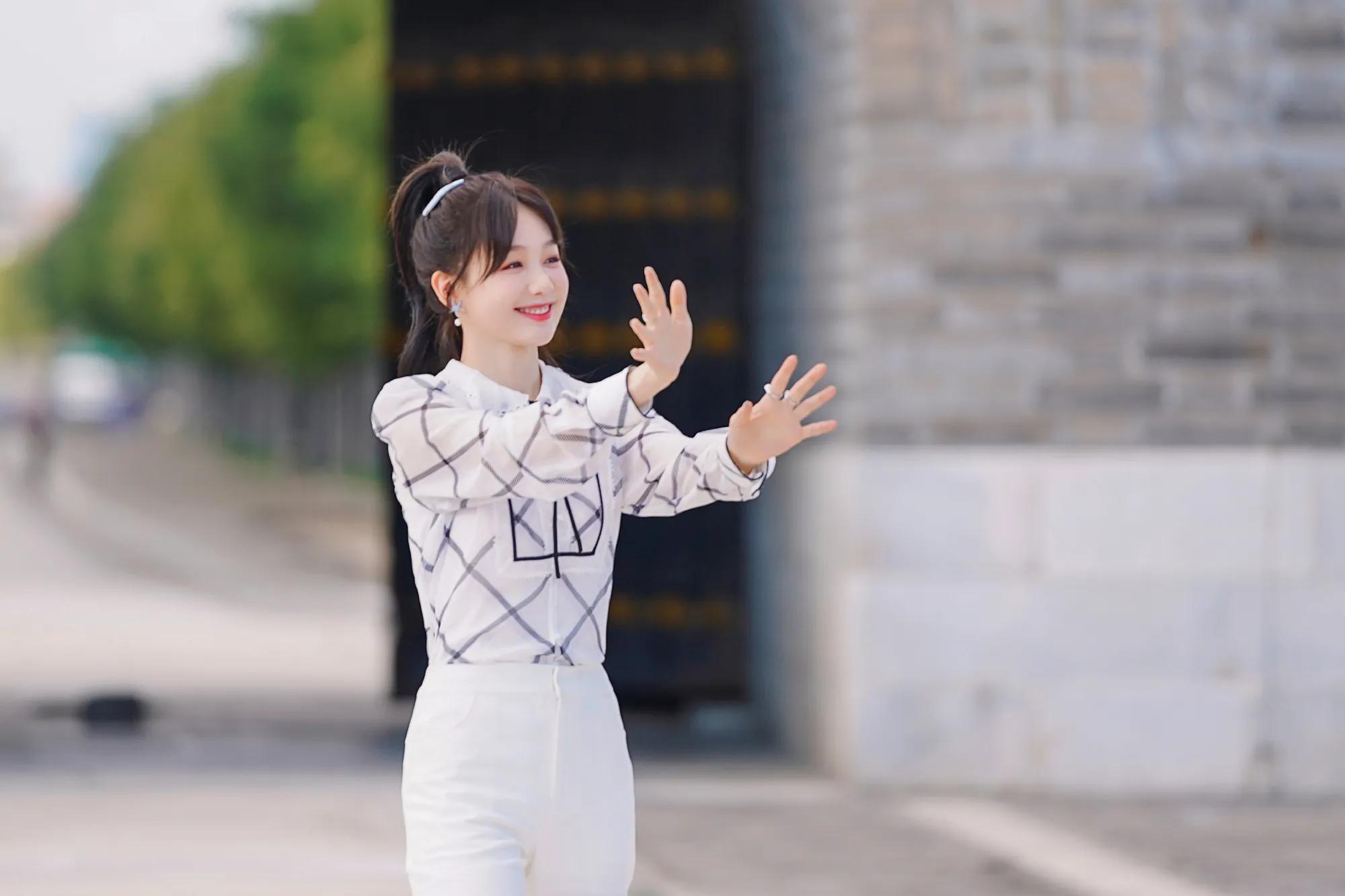 The real comeback against the wind-Xiao Rainbow Xu Mengjie - iNEWS