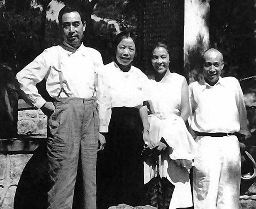 Cai Chang met Zhou Enlai by chance and choked up before leaving: Enlai ...