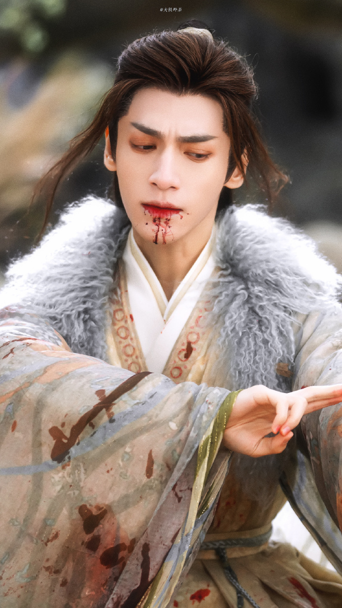The last male protagonist who vomited blood like this was Si Feng three ...