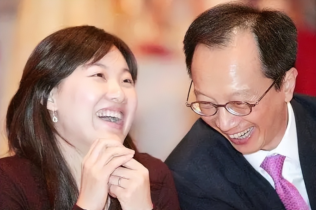 Hong Kong's "God of Wealth" married Fu Mingxia, who was 26 years younger - iNEWS