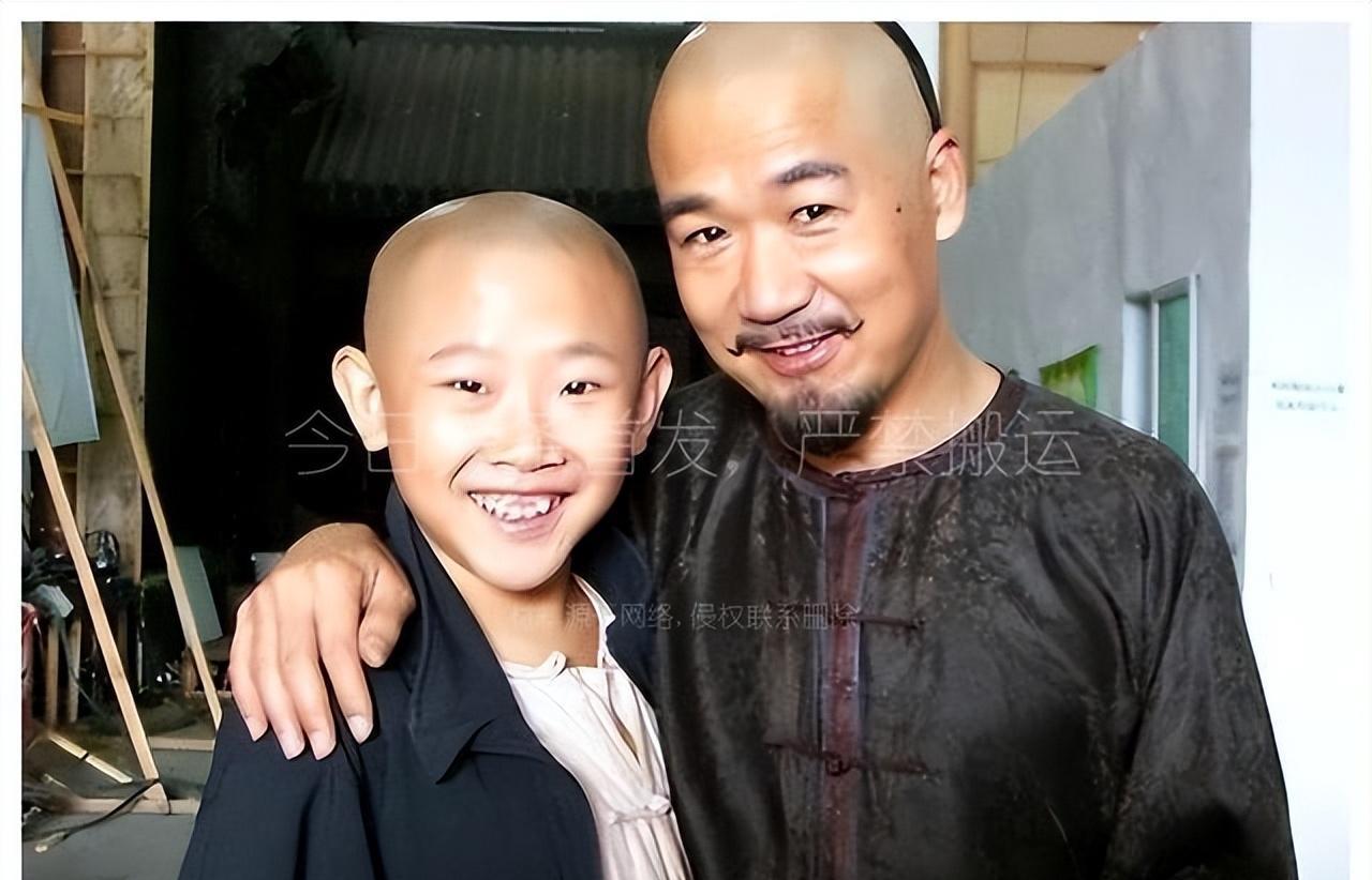 Actor Hou Xiang: He stopped growing at the age of 9, and his appearance ...