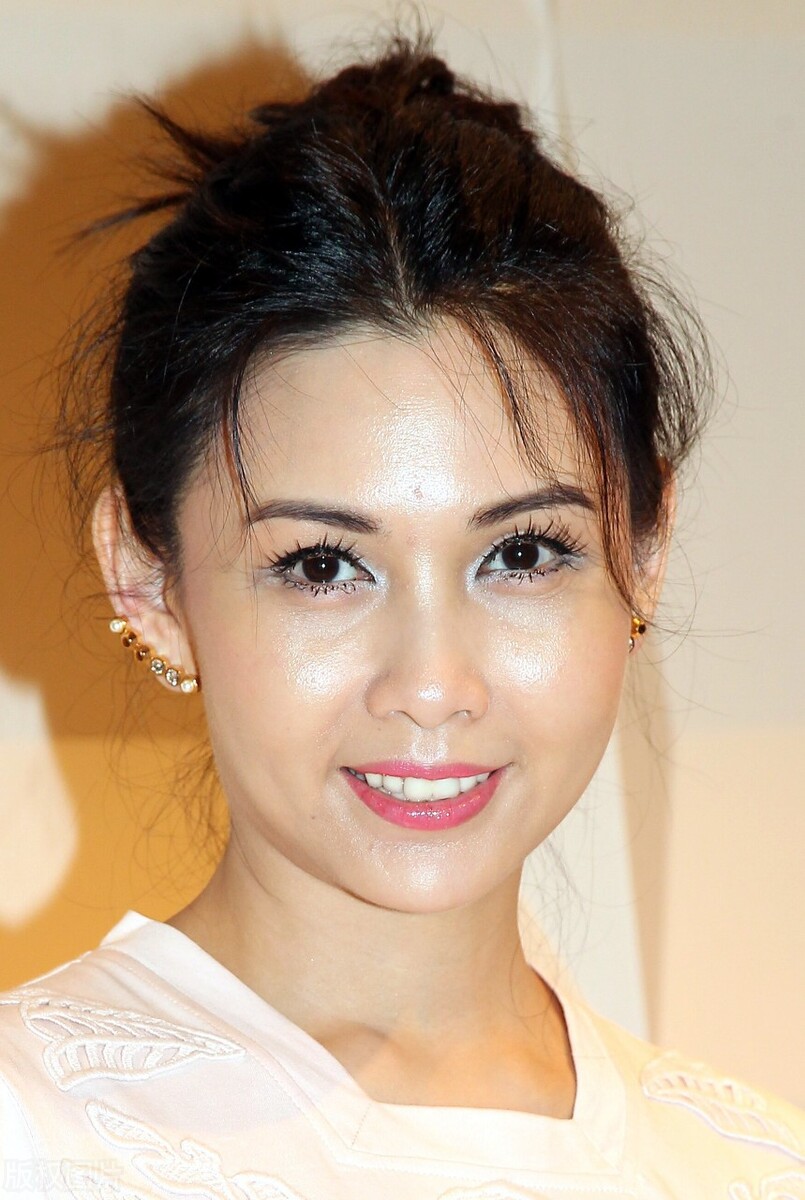 Qiu Shuzhen, a generational goddess in the entertainment industry ...