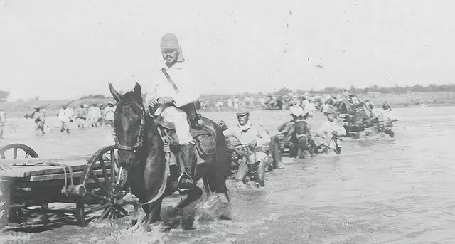 "The mighty Zhuge who overwhelms the timid enemy, and the great ...