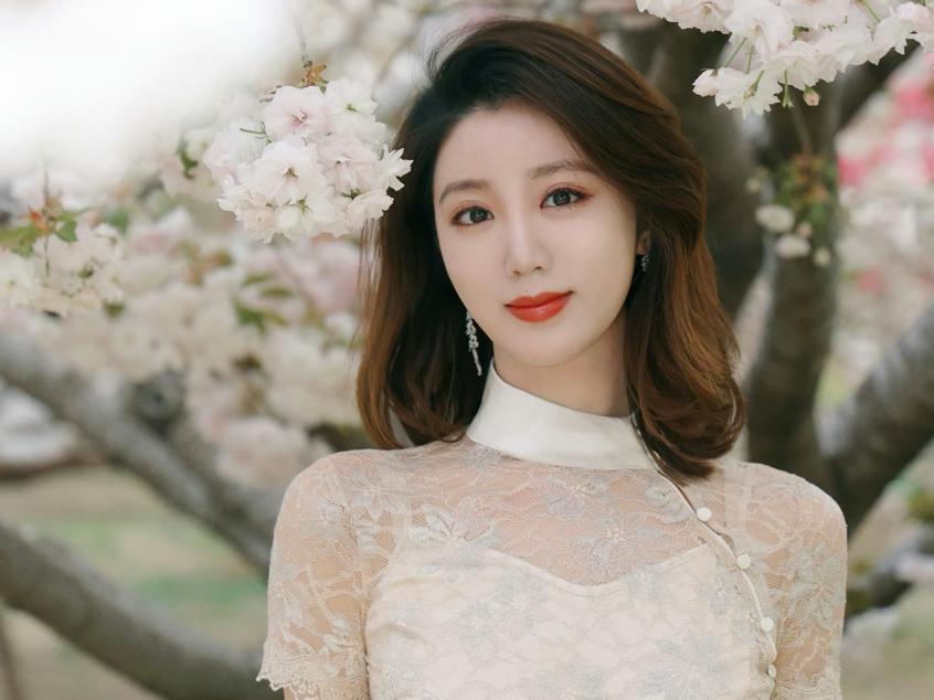 CCTV's new beauty anchor, with a combination of beauty and talent, in ...